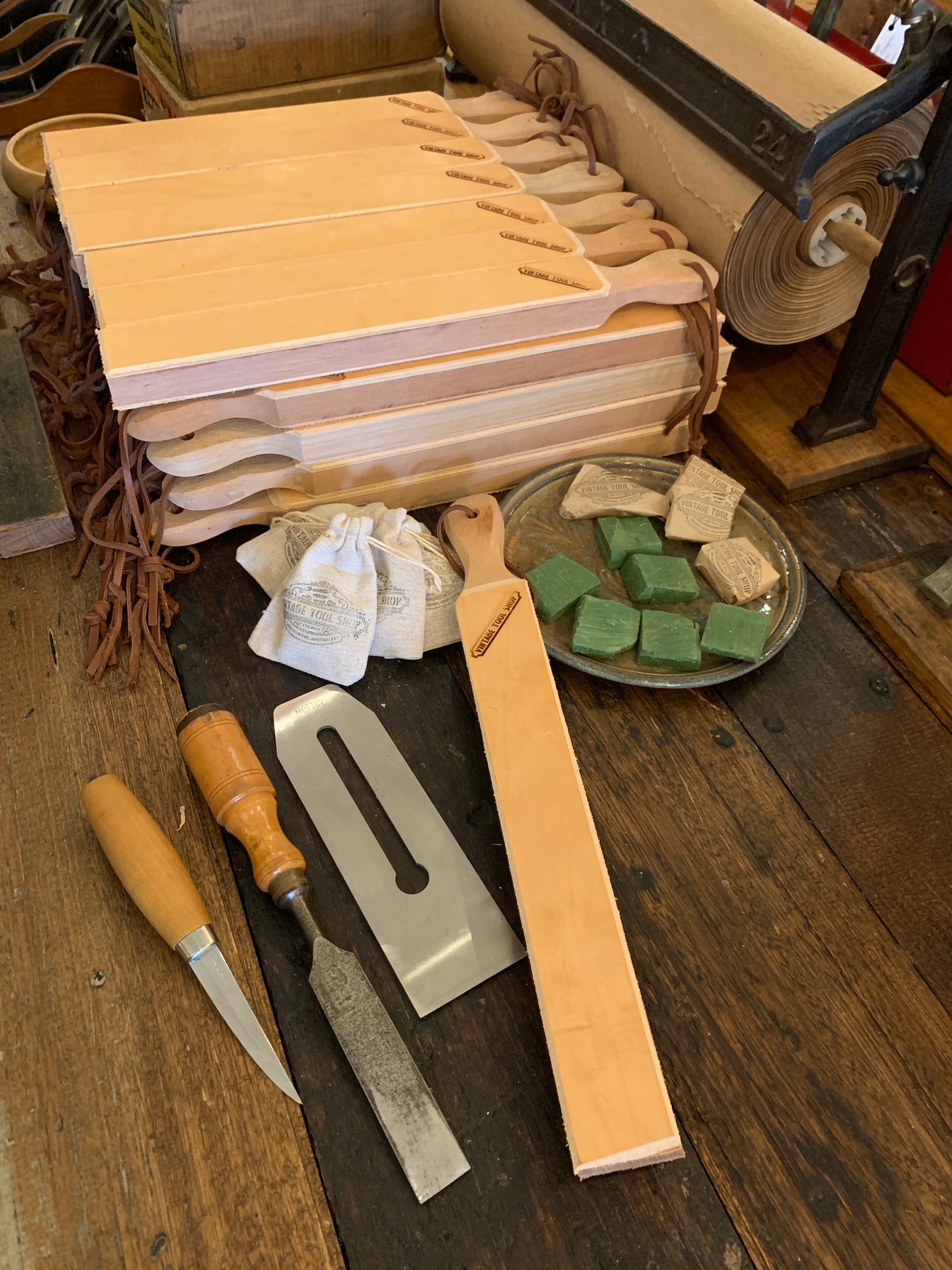 How to use a LEATHER STROP? – Vintage Tool Shop Pty Ltd