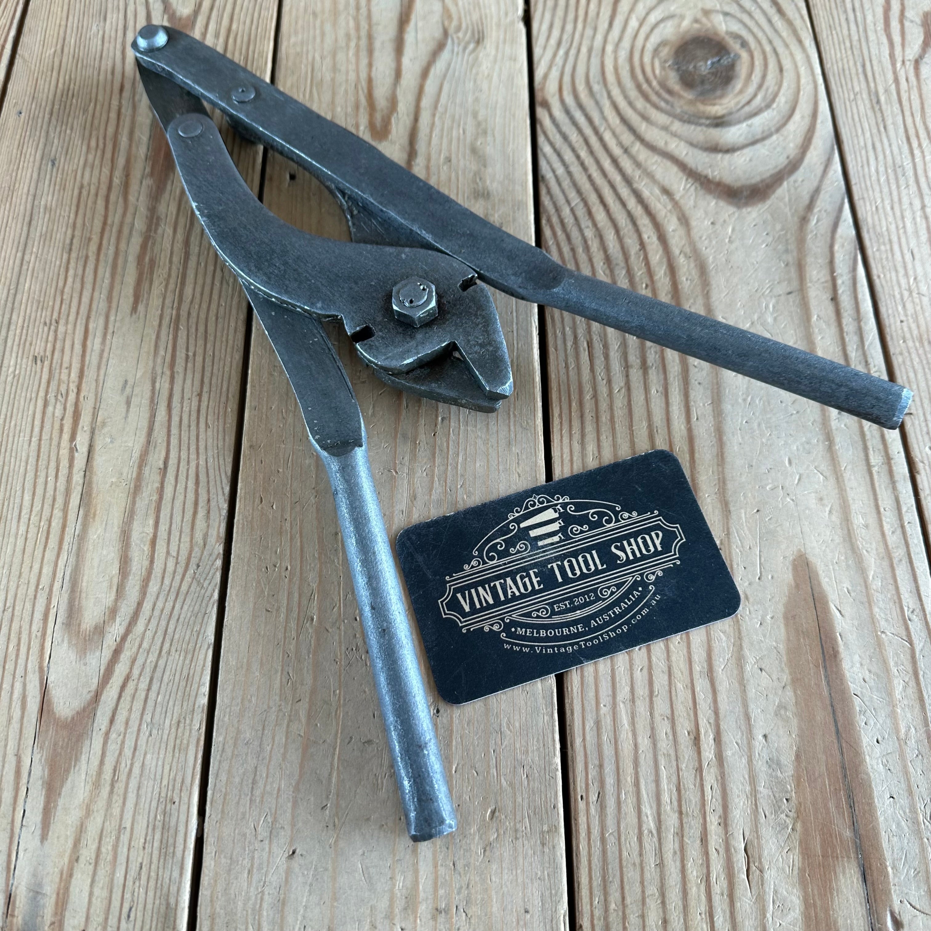 H1718 Vintage AW FOLDABLE MILITARY barbwire Cutting PLIERS wire cutter ...